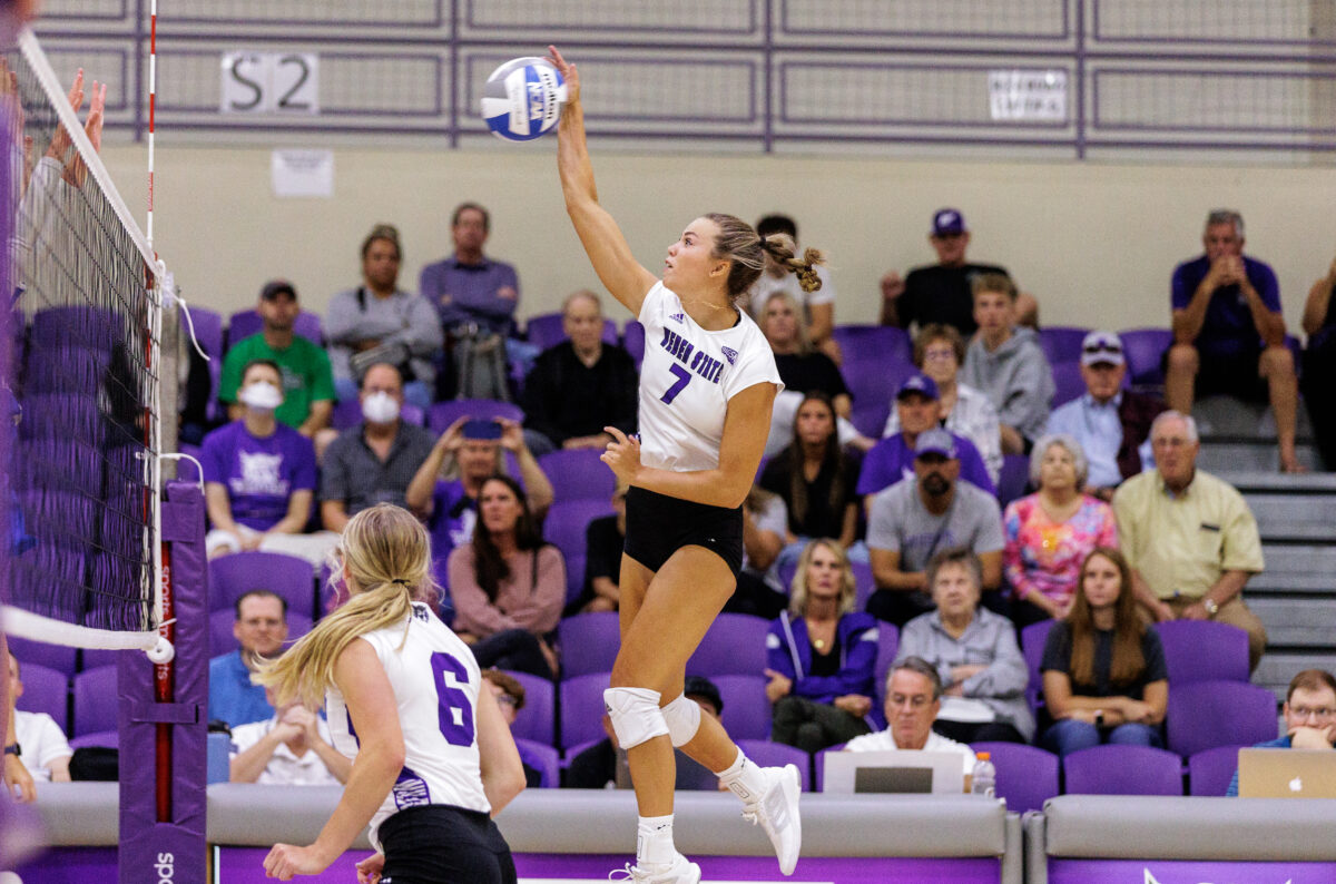 Volleyball: Weber State rallies in five-set thriller to stun Utah ...